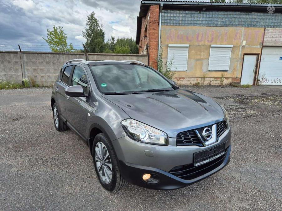 Grey Nissan Qashqai 2012 in Panevezys, with an engine capacity of 1.50 L and mileage of 223 thousand km for 5750 €, photo 9 on AUTOMOTO.COM.LV