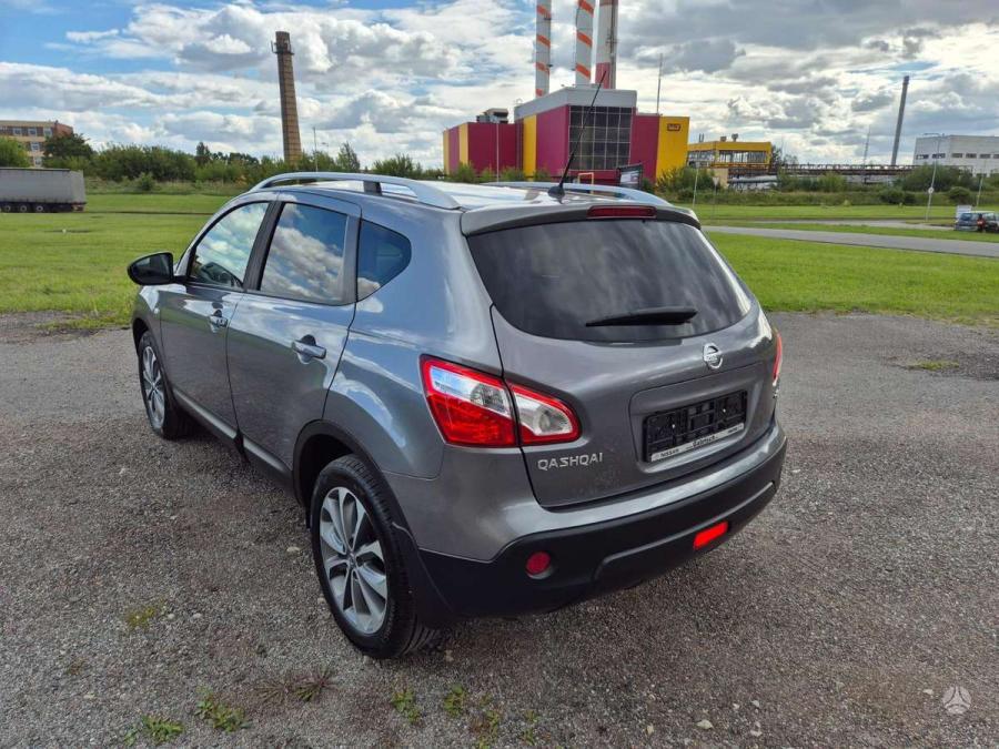 Grey Nissan Qashqai 2012 in Panevezys, with an engine capacity of 1.50 L and mileage of 223 thousand km for 5750 €, photo 10 on AUTOMOTO.COM.LV