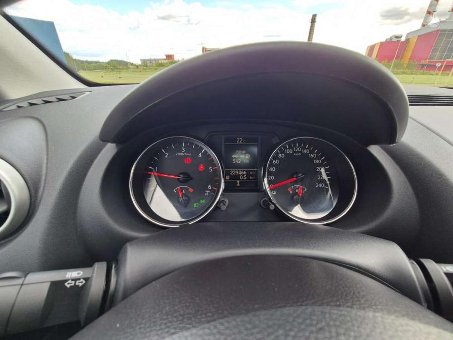 Grey Nissan Qashqai 2012 in Panevezys, with an engine capacity of 1.50 L and mileage of 223 thousand km for 5750 €, photo 12 on AUTOMOTO.COM.LV