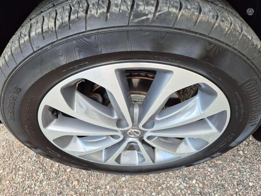 Grey Nissan Qashqai 2012 in Panevezys, with an engine capacity of 1.50 L and mileage of 223 thousand km for 5750 €, photo 13 on AUTOMOTO.COM.LV
