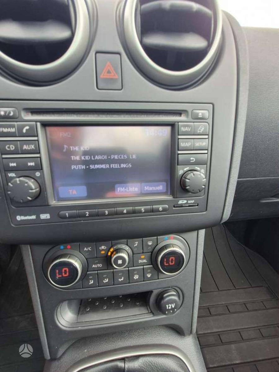 Grey Nissan Qashqai 2012 in Panevezys, with an engine capacity of 1.50 L and mileage of 223 thousand km for 5750 €, photo 14 on AUTOMOTO.COM.LV