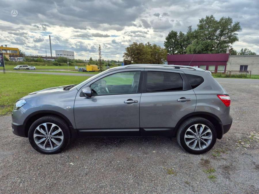 Grey Nissan Qashqai 2012 in Panevezys, with an engine capacity of 1.50 L and mileage of 223 thousand km for 5750 €, photo 21 on AUTOMOTO.COM.LV