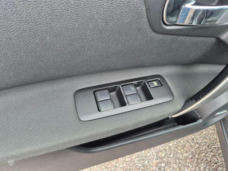 Grey Nissan Qashqai 2012 in Panevezys, with an engine capacity of 1.50 L and mileage of 223 thousand km for 5750 €, photo 27 on AUTOMOTO.COM.LV