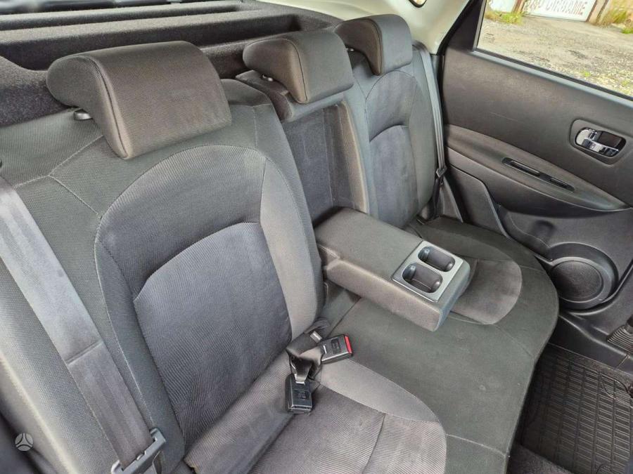 Grey Nissan Qashqai 2012 in Panevezys, with an engine capacity of 1.50 L and mileage of 223 thousand km for 5750 €, photo 28 on AUTOMOTO.COM.LV