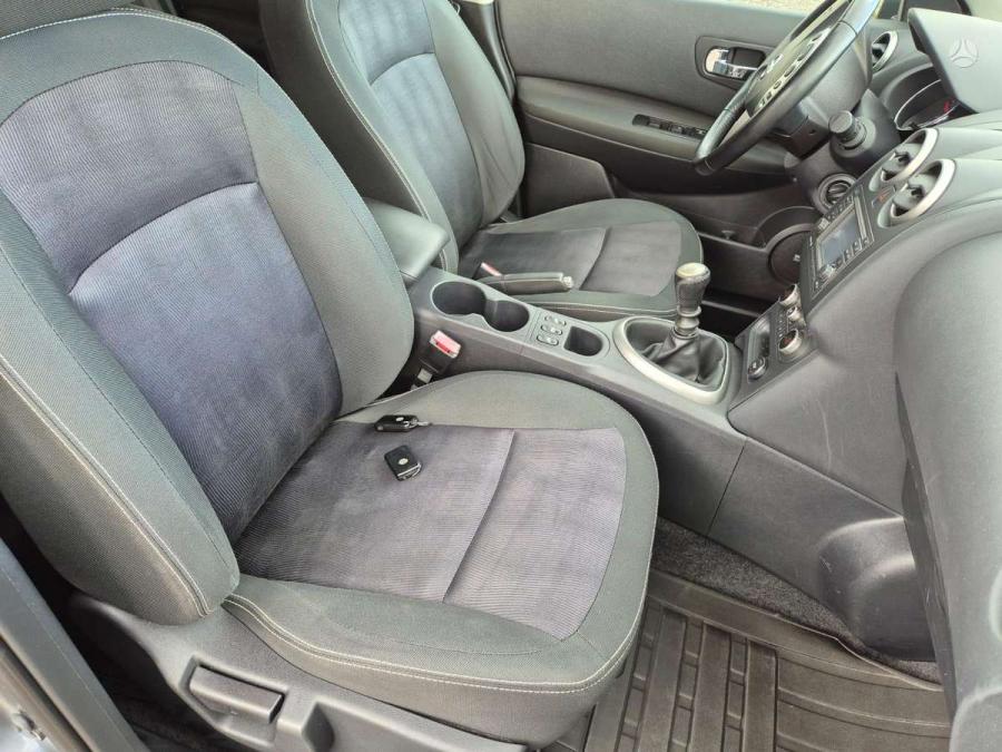 Grey Nissan Qashqai 2012 in Panevezys, with an engine capacity of 1.50 L and mileage of 223 thousand km for 5750 €, photo 36 on AUTOMOTO.COM.LV