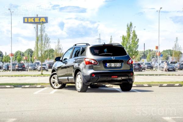 Grey Nissan Qashqai 2012 in Riga, with an engine capacity of 1.60 L and mileage of 171 thousand km for 4290 €, photo 8 on AUTOMOTO.COM.LV
