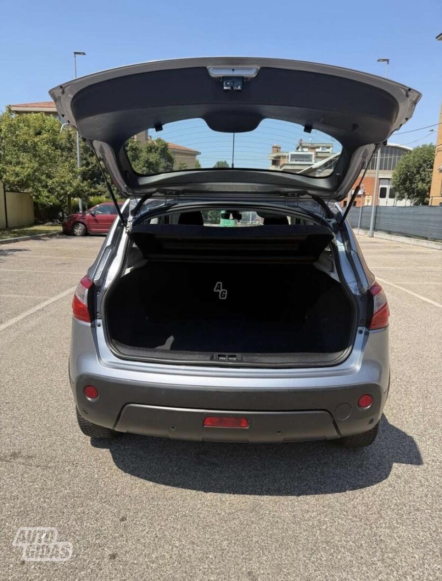 Grey Nissan Qashqai 2012 in Kaunas, with an engine capacity of 1.60 L and mileage of 296 thousand km for 4200 €, photo 6 on AUTOMOTO.COM.LV