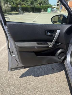 Grey Nissan Qashqai 2012 in Kaunas, with an engine capacity of 1.60 L and mileage of 296 thousand km for 4200 €, photo 8 on AUTOMOTO.COM.LV