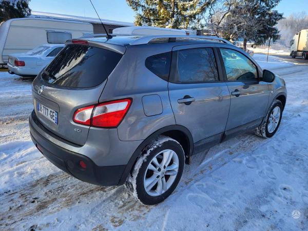 Pelēks Nissan Qashqai 2013 Kauņa, ar dzinēja tilpumu 1.46 L un nobraukumu 248 tūkst. km par 4650 €, foto 5 vietnē AUTOMOTO.COM.LV
