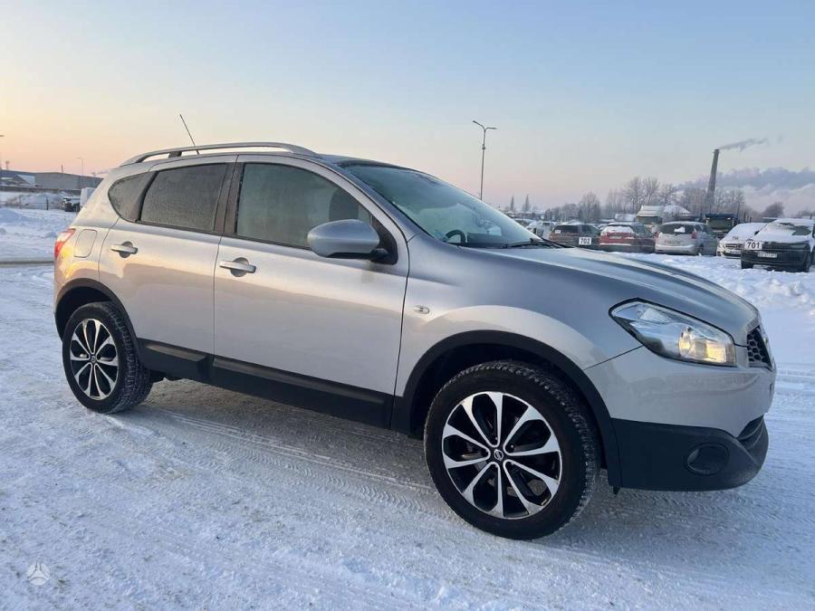 Grey Nissan Qashqai 2013 in Taurage, with an engine capacity of 1.46 L and mileage of 295 thousand km for 4999 €, photo 2 on AUTOMOTO.COM.LV