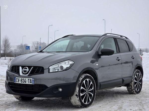 Grey Nissan Qashqai 2013 in Taurage, with an engine capacity of 1.60 L and mileage of 260 thousand km for 5600 €, photo 1 on AUTOMOTO.COM.LV