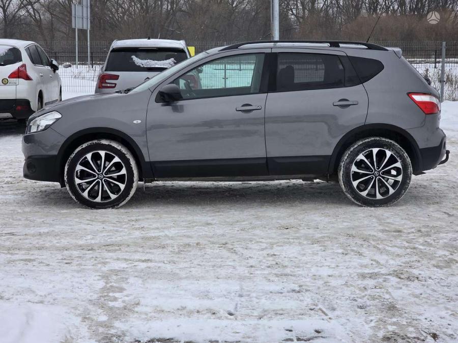 Pelēks Nissan Qashqai 2013 Tauragė, ar dzinēja tilpumu 1.60 L un nobraukumu 260 tūkst. km par 5600 €, foto 4 vietnē AUTOMOTO.COM.LV