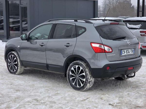 Grey Nissan Qashqai 2013 in Taurage, with an engine capacity of 1.60 L and mileage of 260 thousand km for 5600 €, photo 5 on AUTOMOTO.COM.LV