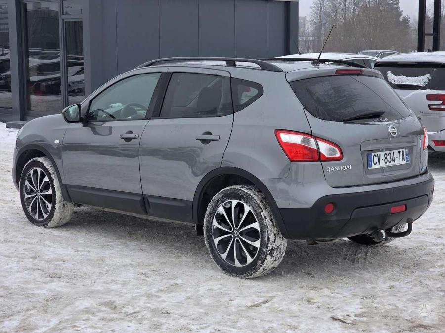 Pelēks Nissan Qashqai 2013 Tauragė, ar dzinēja tilpumu 1.60 L un nobraukumu 260 tūkst. km par 5600 €, foto 5 vietnē AUTOMOTO.COM.LV