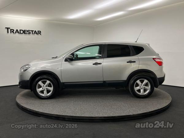 Grey Nissan Qashqai 2013 in Parnu, with an engine capacity of 1.50 L and mileage of 218 thousand km for 5990 €, photo 8 on AUTOMOTO.COM.LV