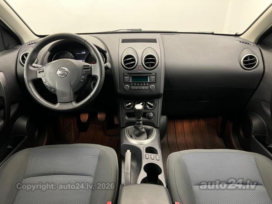 Grey Nissan Qashqai 2013 in Parnu, with an engine capacity of 1.50 L and mileage of 218 thousand km for 5990 €, photo 12 on AUTOMOTO.COM.LV