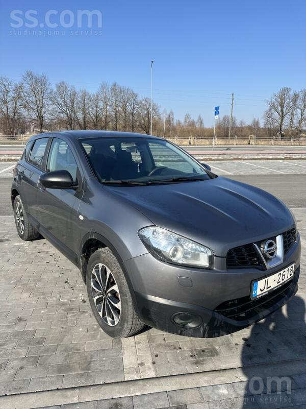 Pelēks Nissan Qashqai 2013 Jelgava, ar dzinēja tilpumu 1.60 L un nobraukumu 221 tūkst. km par 4650 €, foto 1 vietnē AUTOMOTO.COM.LV