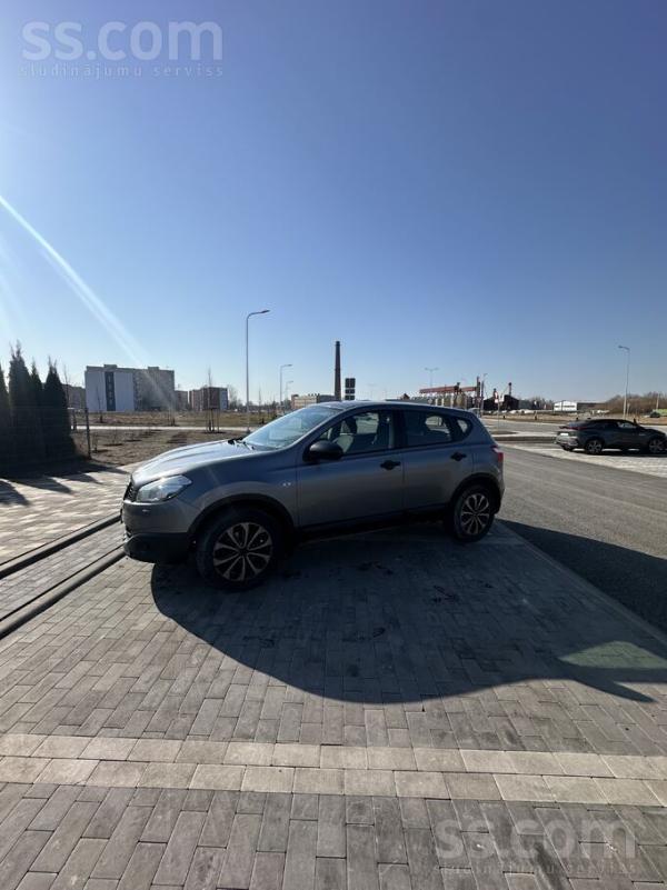 Pelēks Nissan Qashqai 2013 Jelgava, ar dzinēja tilpumu 1.60 L un nobraukumu 221 tūkst. km par 4650 €, foto 3 vietnē AUTOMOTO.COM.LV