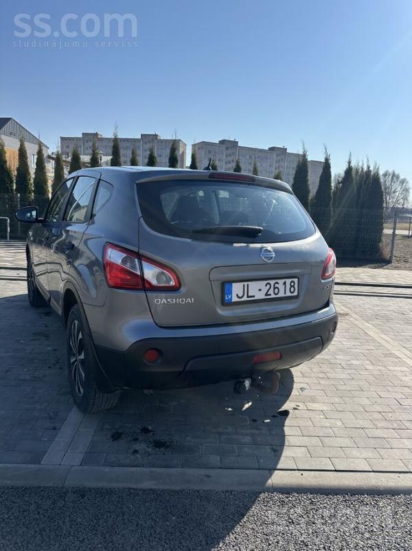 Pelēks Nissan Qashqai 2013 Jelgava, ar dzinēja tilpumu 1.60 L un nobraukumu 221 tūkst. km par 4650 €, foto 5 vietnē AUTOMOTO.COM.LV