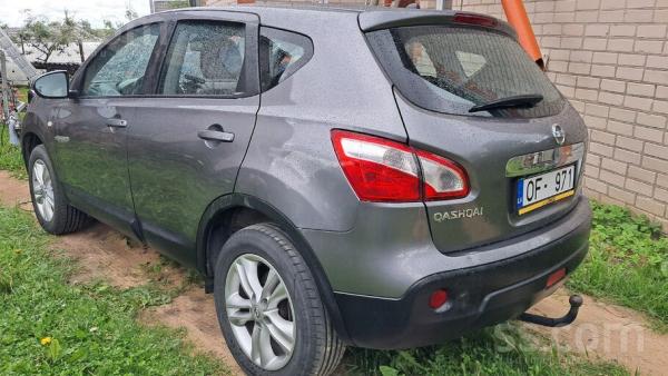 Grey Nissan Qashqai 2013 in Madona, with an engine capacity of 1.50 L and mileage of 208 thousand km for 4500 €, photo 1 on AUTOMOTO.COM.LV