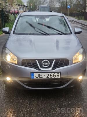 Grey Nissan Qashqai 2013 in Riga, with an engine capacity of 1.60 L and mileage of 176 thousand km for 5700 €, photo  on AUTOMOTO.COM.LV