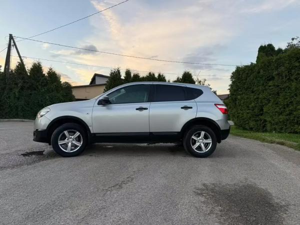 Pelēks Nissan Qashqai 2013 Rīga, ar dzinēja tilpumu 1.60 L un nobraukumu 282 tūkst. km par 4800 €, foto 3 vietnē AUTOMOTO.COM.LV