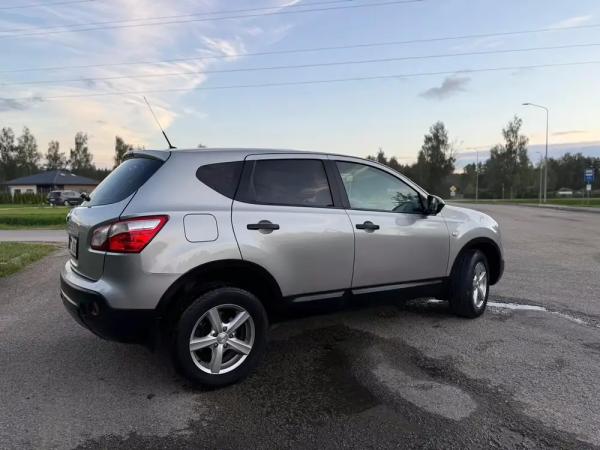 Pelēks Nissan Qashqai 2013 Rīga, ar dzinēja tilpumu 1.60 L un nobraukumu 282 tūkst. km par 4800 €, foto 4 vietnē AUTOMOTO.COM.LV