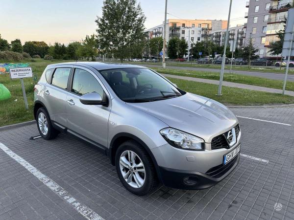 Grey Nissan Qashqai 2013 in Vilnius, with an engine capacity of 1.60 L and mileage of 138 thousand km for 6900 €, photo 2 on AUTOMOTO.COM.LV