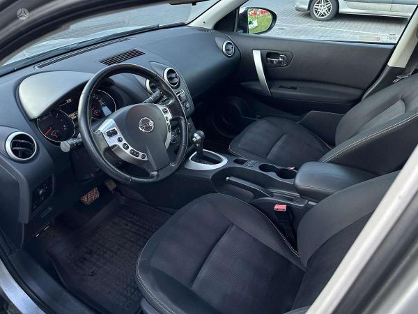 Grey Nissan Qashqai 2013 in Vilnius, with an engine capacity of 1.60 L and mileage of 138 thousand km for 6900 €, photo 5 on AUTOMOTO.COM.LV
