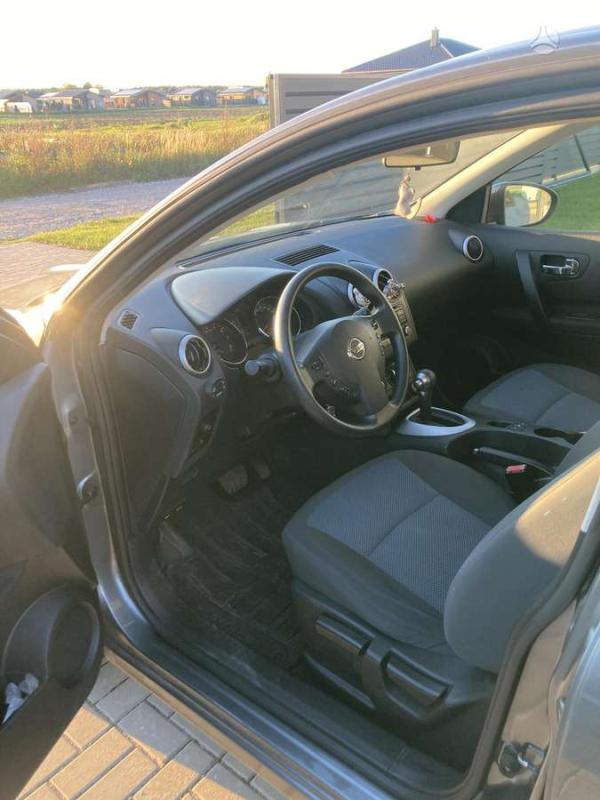 Grey Nissan Qashqai 2013 in Kaunas, with an engine capacity of 1.60 L and mileage of 241 thousand km for 2500 €, photo 3 on AUTOMOTO.COM.LV