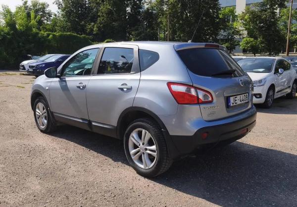 Pelēks Nissan Qashqai 2013 Jelgava, ar dzinēja tilpumu 1.60 L un nobraukumu 236 tūkst. km par 4490 €, foto 2 vietnē AUTOMOTO.COM.LV