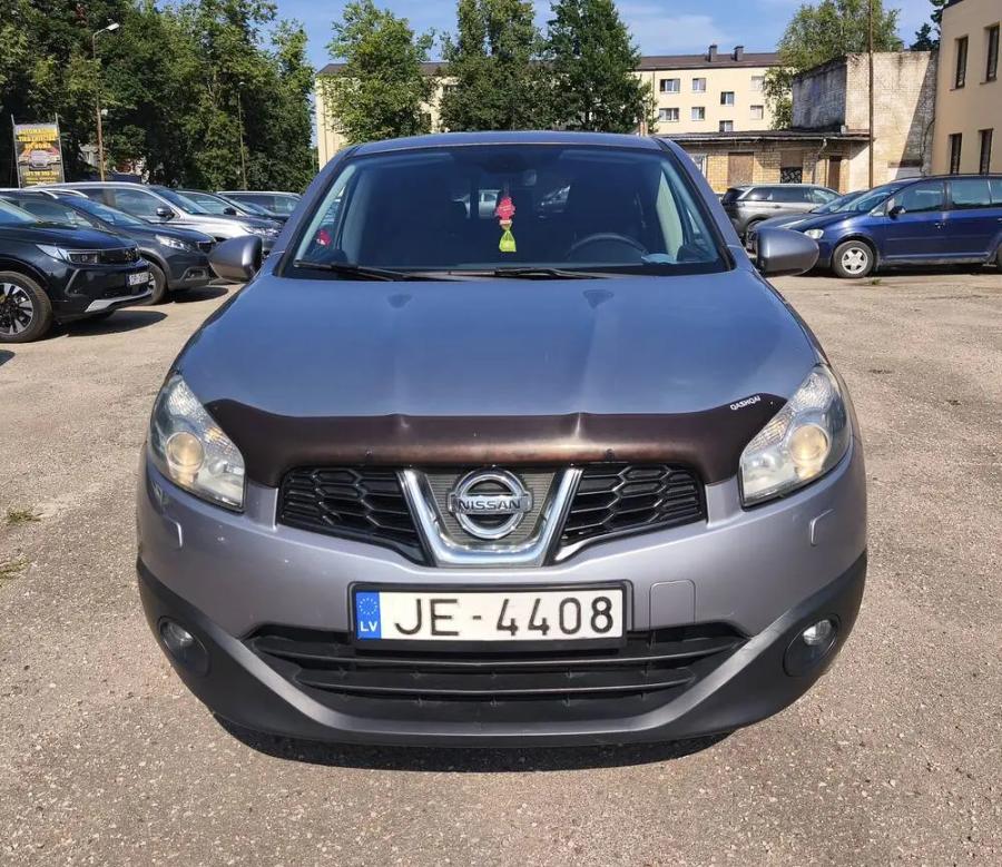 Grey Nissan Qashqai 2013 in Jelgava, with an engine capacity of 1.60 L and mileage of 236 thousand km for 4490 €, photo 6 on AUTOMOTO.COM.LV
