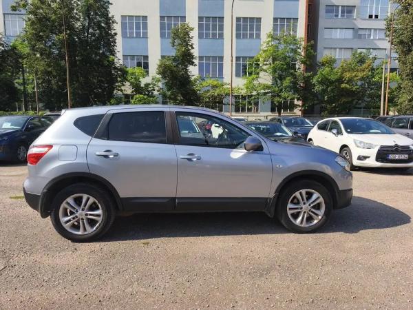 Pelēks Nissan Qashqai 2013 Jelgava, ar dzinēja tilpumu 1.60 L un nobraukumu 236 tūkst. km par 4490 €, foto 8 vietnē AUTOMOTO.COM.LV