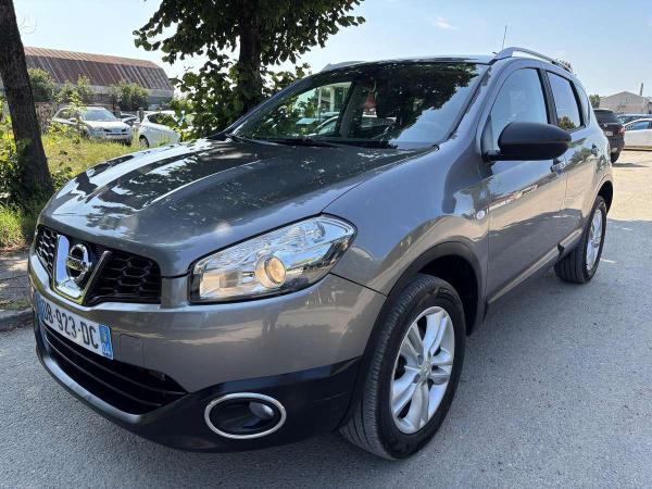 Grey Nissan Qashqai 2013 in Taurage, with an engine capacity of 1.60 L and mileage of 178 thousand km for 4900 €, photo 1 on AUTOMOTO.COM.LV