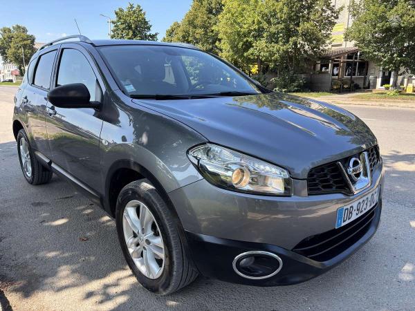Grey Nissan Qashqai 2013 in Taurage, with an engine capacity of 1.60 L and mileage of 178 thousand km for 4900 €, photo 2 on AUTOMOTO.COM.LV