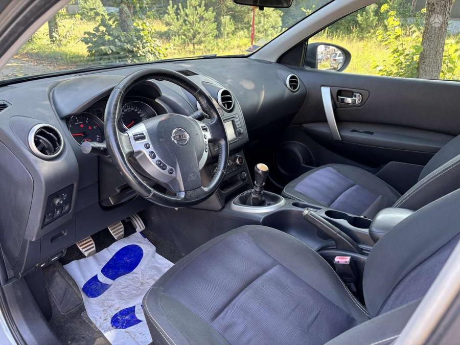 Pelēks Nissan Qashqai 2013 Tauragė, ar dzinēja tilpumu 1.60 L un nobraukumu 178 tūkst. km par 4900 €, foto 12 vietnē AUTOMOTO.COM.LV