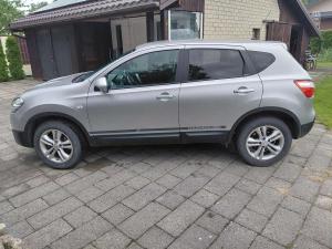 Pelēks Nissan Qashqai 2013 Mažeikiai, ar dzinēja tilpumu 1.50 L un nobraukumu 218 tūkst. km par 4800 €, foto  vietnē AUTOMOTO.COM.LV