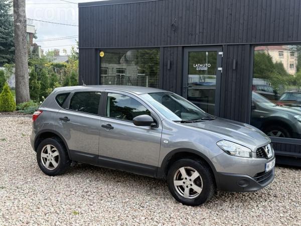 Grey Nissan Qashqai 2013 in Riga, with an engine capacity of 1.60 L and mileage of 176 thousand km for 5500 €, photo 3 on AUTOMOTO.COM.LV