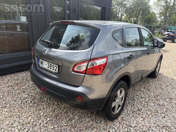 Grey Nissan Qashqai 2013 in Riga, with an engine capacity of 1.60 L and mileage of 176 thousand km for 5500 €, photo 4 on AUTOMOTO.COM.LV