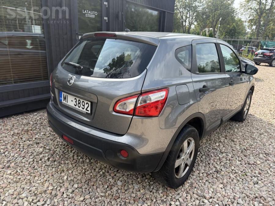 Grey Nissan Qashqai 2013 in Riga, with an engine capacity of 1.60 L and mileage of 176 thousand km for 5500 €, photo 5 on AUTOMOTO.COM.LV