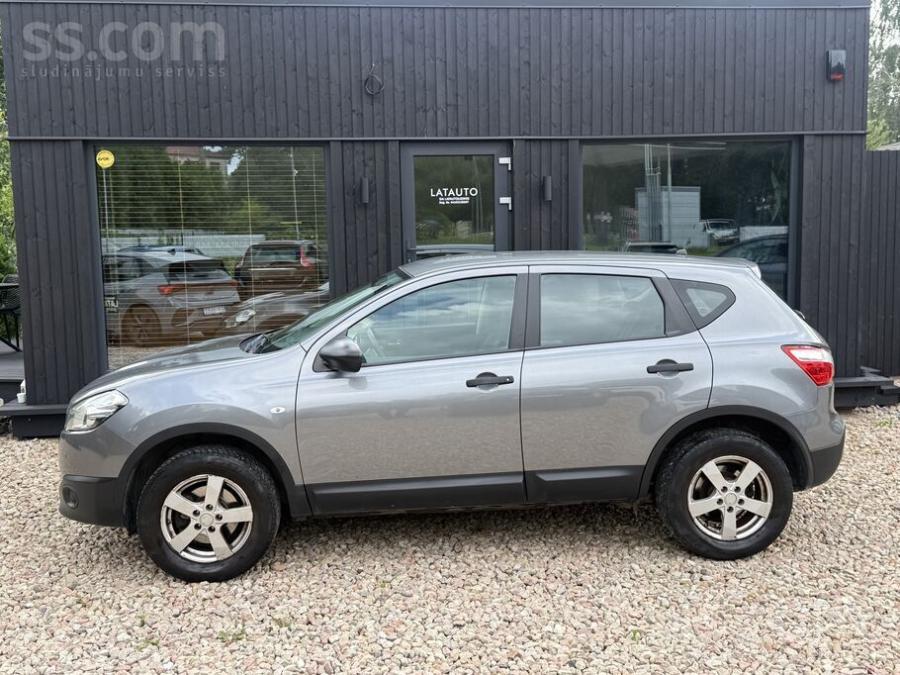 Grey Nissan Qashqai 2013 in Riga, with an engine capacity of 1.60 L and mileage of 176 thousand km for 5500 €, photo 7 on AUTOMOTO.COM.LV