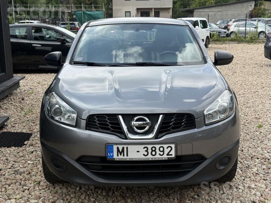 Grey Nissan Qashqai 2013 in Riga, with an engine capacity of 1.60 L and mileage of 176 thousand km for 5500 €, photo 8 on AUTOMOTO.COM.LV