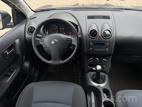 Grey Nissan Qashqai 2013 in Riga, with an engine capacity of 1.60 L and mileage of 176 thousand km for 5500 €, photo 8 on AUTOMOTO.COM.LV