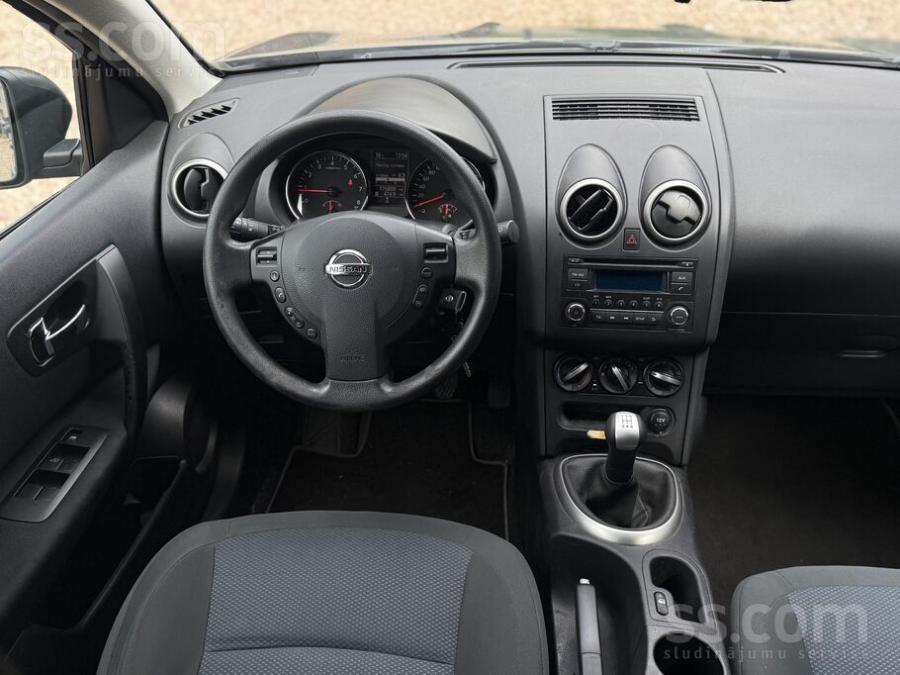 Grey Nissan Qashqai 2013 in Riga, with an engine capacity of 1.60 L and mileage of 176 thousand km for 5500 €, photo 9 on AUTOMOTO.COM.LV