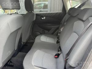 Grey Nissan Qashqai 2013 in Riga, with an engine capacity of 1.60 L and mileage of 176 thousand km for 5500 €, photo 12 on AUTOMOTO.COM.LV