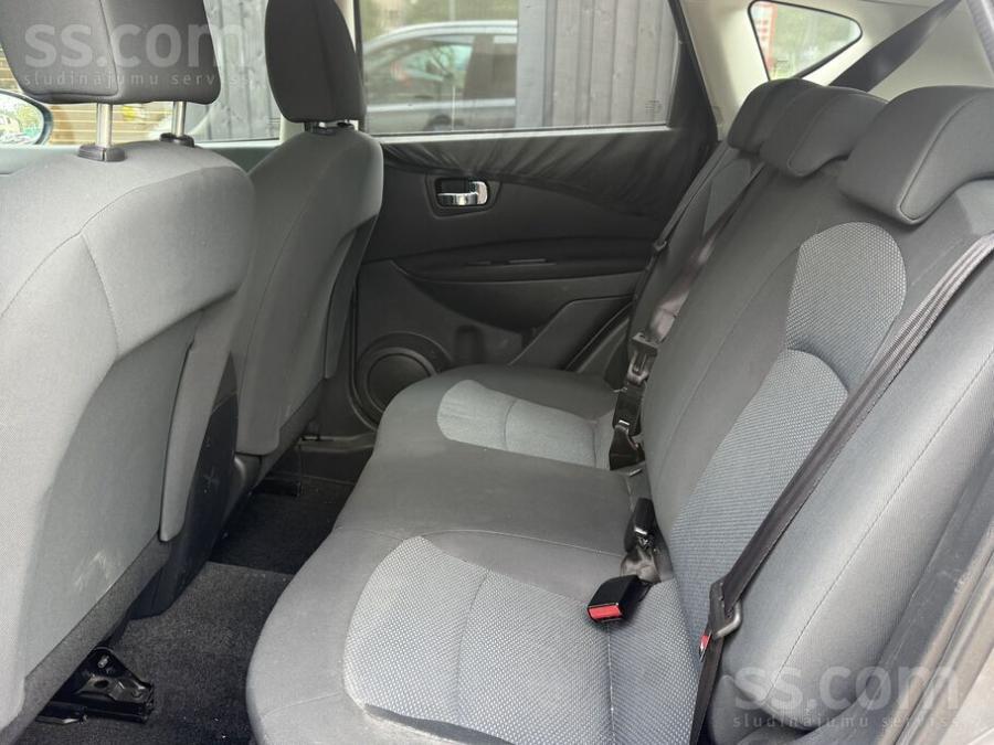 Grey Nissan Qashqai 2013 in Riga, with an engine capacity of 1.60 L and mileage of 176 thousand km for 5500 €, photo 12 on AUTOMOTO.COM.LV