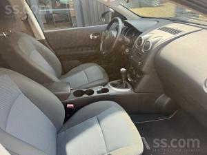 Grey Nissan Qashqai 2013 in Riga, with an engine capacity of 1.60 L and mileage of 176 thousand km for 5500 €, photo 13 on AUTOMOTO.COM.LV