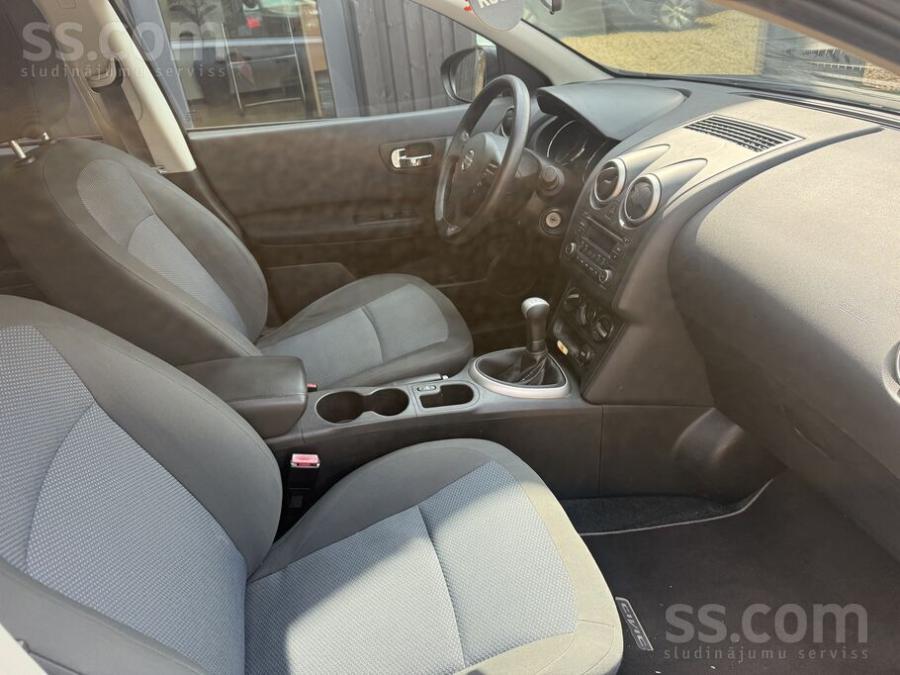 Grey Nissan Qashqai 2013 in Riga, with an engine capacity of 1.60 L and mileage of 176 thousand km for 5500 €, photo 13 on AUTOMOTO.COM.LV