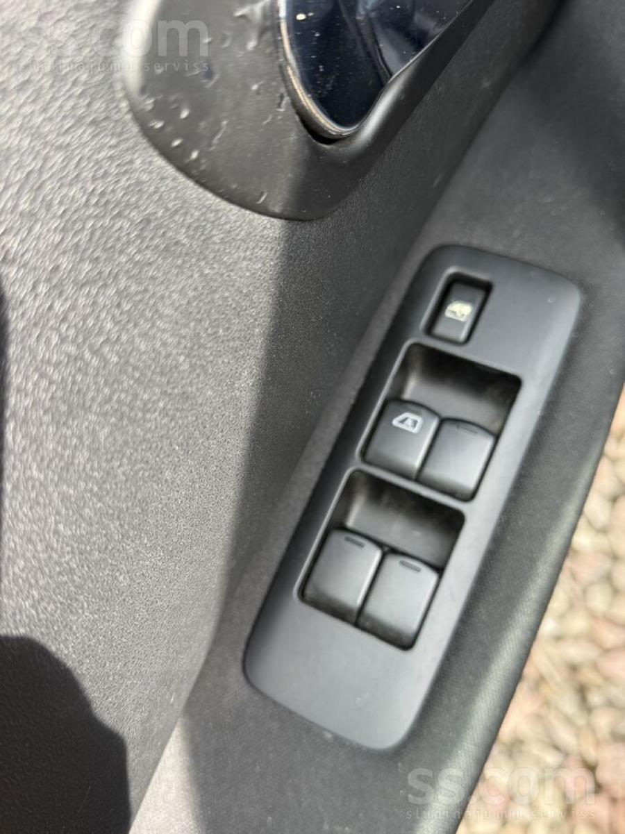 Grey Nissan Qashqai 2013 in Riga, with an engine capacity of 1.60 L and mileage of 176 thousand km for 5500 €, photo 16 on AUTOMOTO.COM.LV