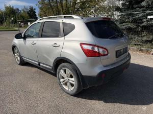 Grey Nissan Qashqai 2013 in Marijampole, with an engine capacity of 1.60 L and mileage of 323 thousand km for 3650 €, photo 7 on AUTOMOTO.COM.LV